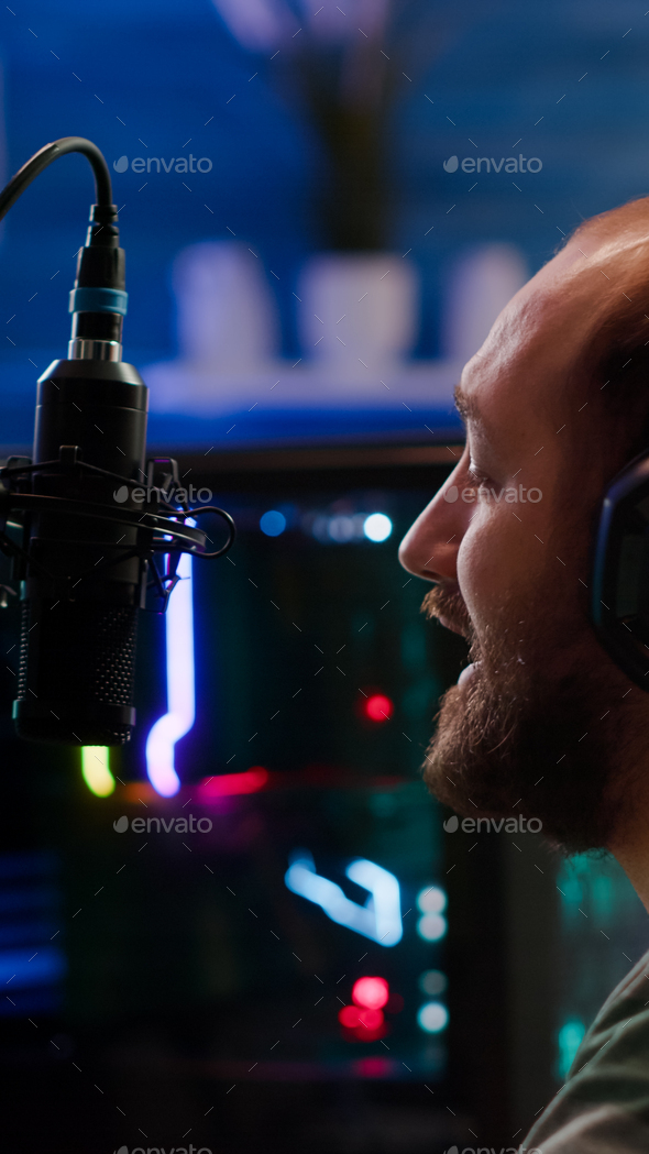 Streamer man talking into microphone with other players during space ...