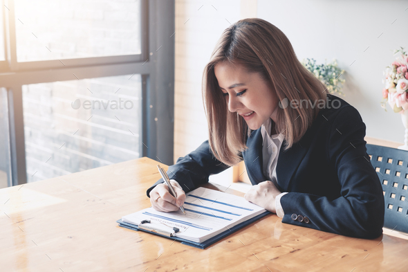 Job application. Pretty young asian woman who are filling out job ...