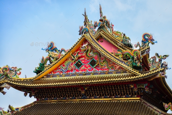 Low angle shot of a Chinese temple with interesting textures and dragon ...