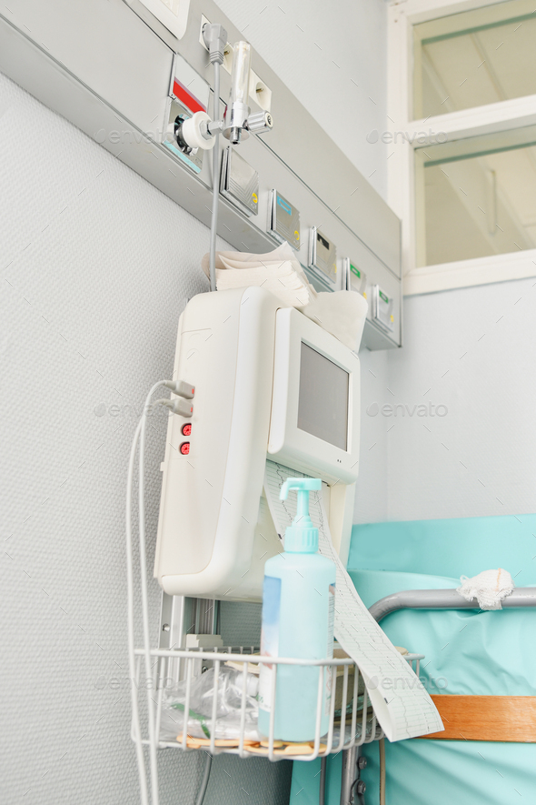 Panel with oxygen and a monitor for measuring contractions, heartbeat ...