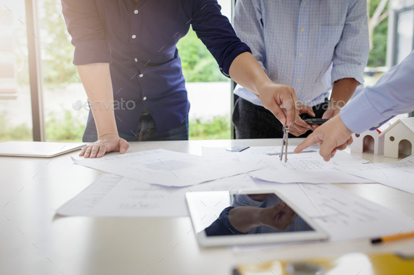 Construction project owner and engineer planning and meeting ...