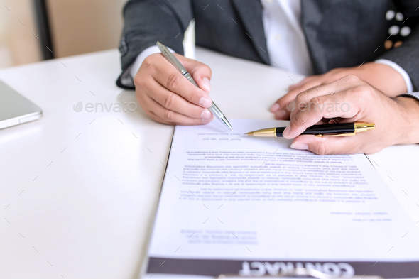 Businessman signed a contract agreement to invest together. Stock Photo ...