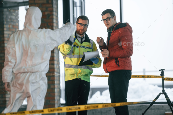 The witness is being questioned. Two detectives are collecting evidence ...