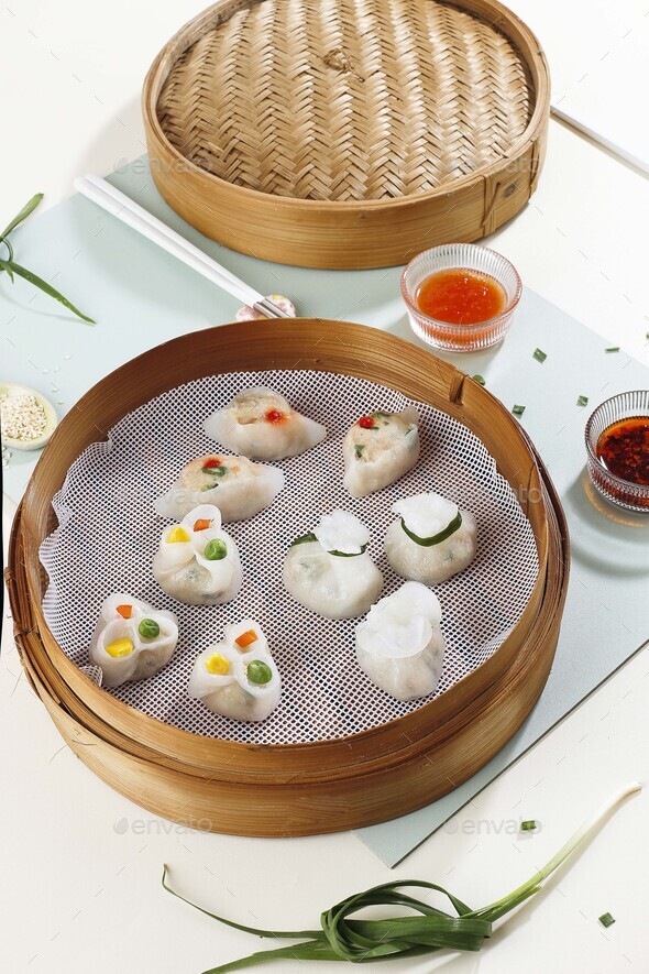 Hongkong Style Dimsum with Colorful Vegetable Topping, Shumai and ...