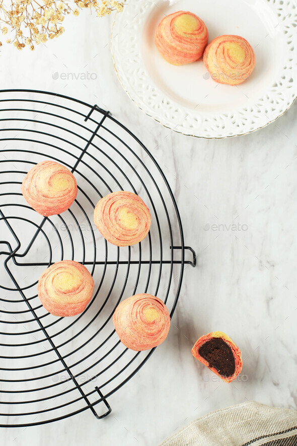Thousand Layer Mooncake, Pastry Style Mooncakes Filled with Sweetened ...