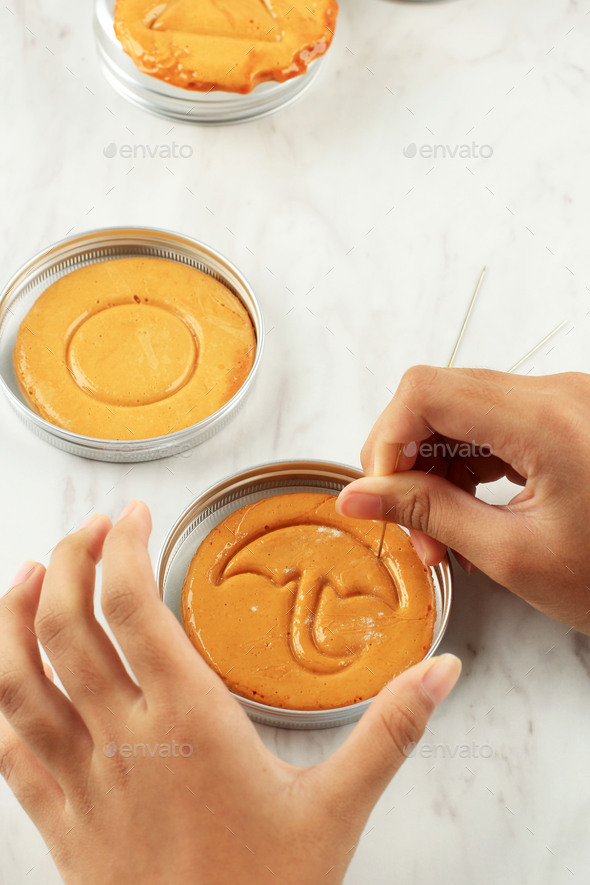 Candy Dalgona Ppopgi or Bbopgi, Korean Traditional Honeycomb Candy ...