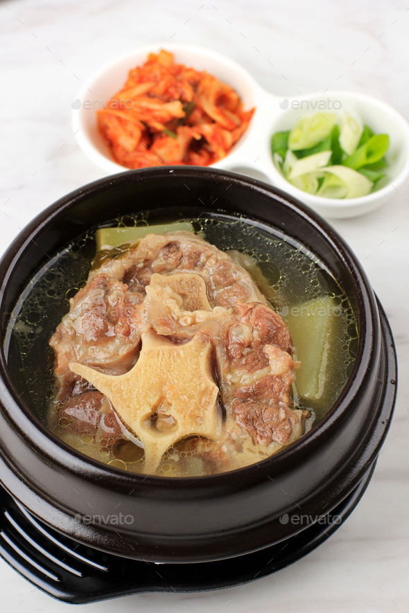 Gori Gomtang (Sokkori Gomtang) or Korean Beef Oxtail Stew Soup Stock ...