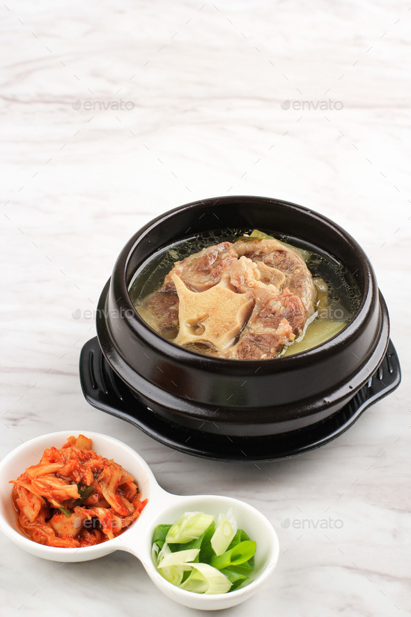 Gori Gomtang (Sokkori Gomtang) or Korean Beef Oxtail Stew Soup Stock ...