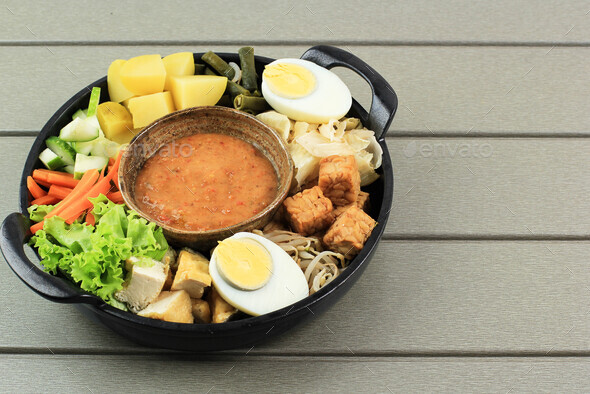 Gado-Gado, Indonesian Traditional Food Mix Vegetable Salad Served with ...