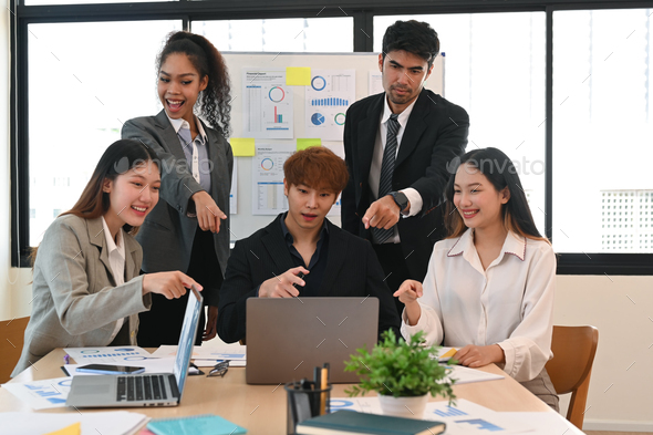 Start up business team sharing ideas business strategy, collaborating ...