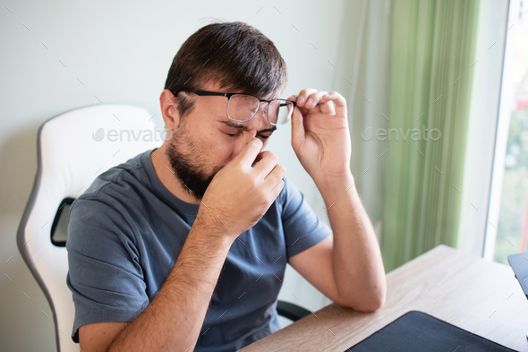 man with poor eyesight glasses health problems myopia astigmatism Stock ...