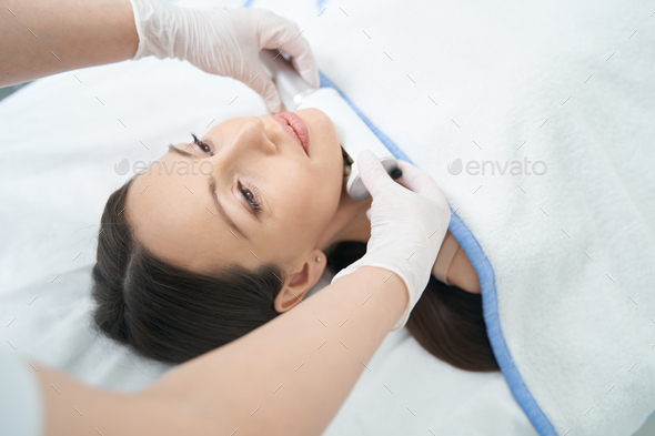 Endosphere device under female chin during beauty therapy Stock Photo ...