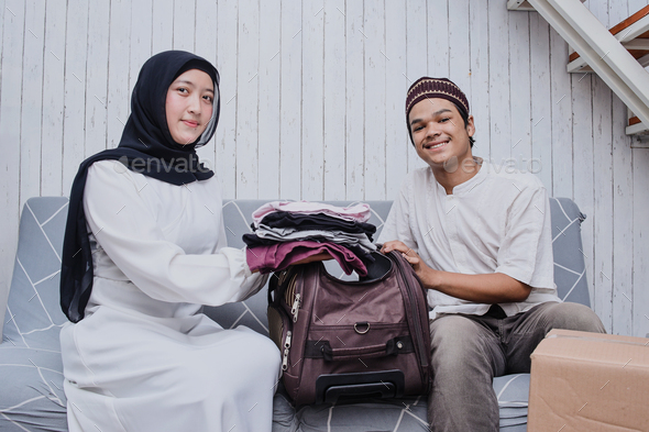 Muslim couple packing for travel Stock Photo by Queenmoonlite35 | PhotoDune