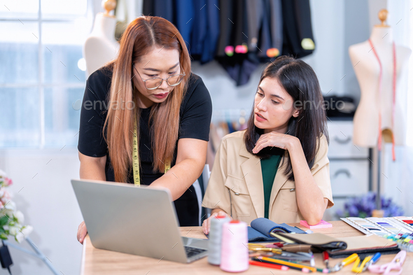 Senior fashion designer teamwork discuss teach learner final design ...