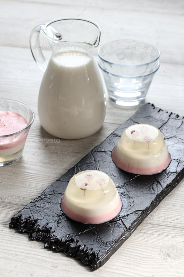 Clear Rose Pink Pudding in a Cup, One Various of Edible Flower Pudding ...