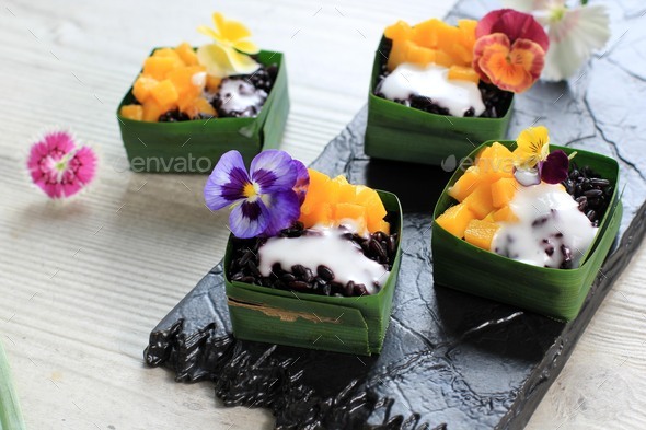 Homemade Coconut Black Sticky Rice with Mango in Pandan Leaves Cup ...