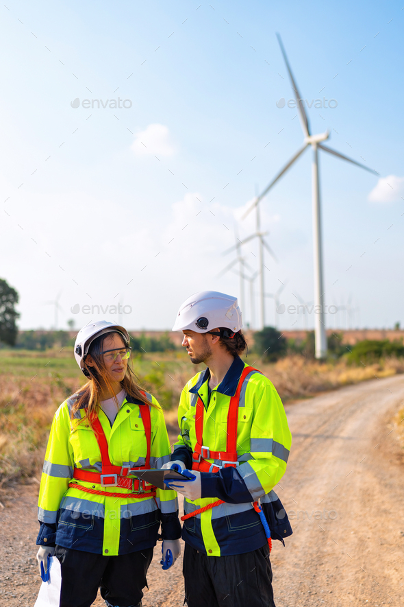 Wind turbine service engineer plan for inspection and maintenance ...