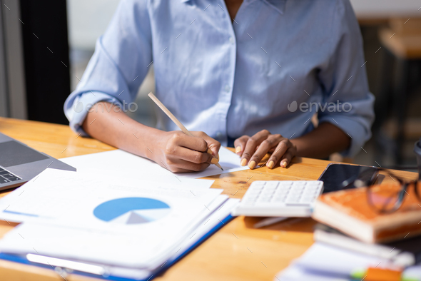 Accountant Young african businesswoman in afro hairstyle Using ...
