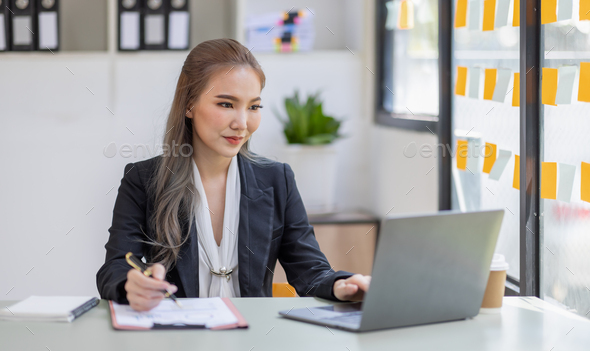 portrait of business Asian woman Accounting using calculating income ...