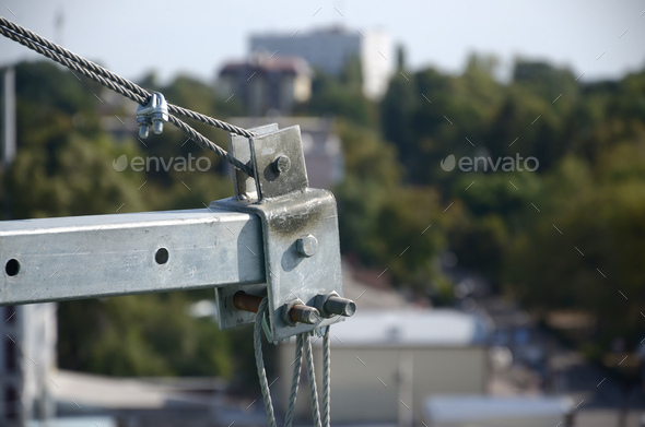 Rope lockers in ending of front beam of suspended wire rope platform ...