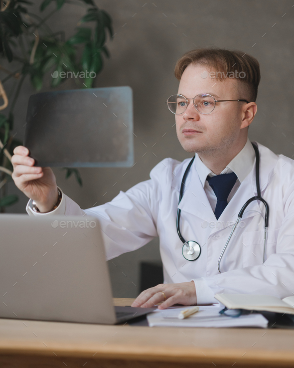 professional doctor looks at X-ray and diagnoses patient, diagnosis and ...
