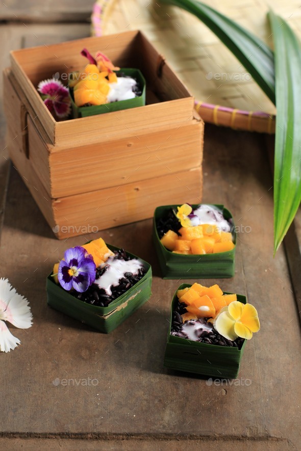 Homemade Coconut Black Sticky Rice with Mango in Pandan Leaves Cup ...
