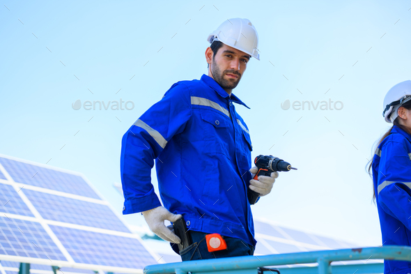 Solar panel station, Engineer installing solar panel at solar energy ...