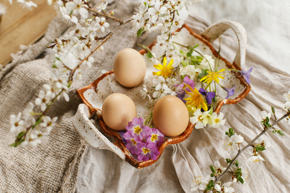 Happy Easter! Rustic easter still life. Stylish easter eggs and ...