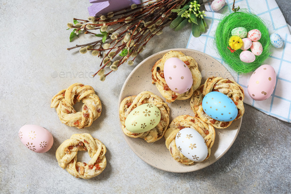 Sweet Italian Easter Bread Rings from puff pastry and dyed eggs. Stock ...