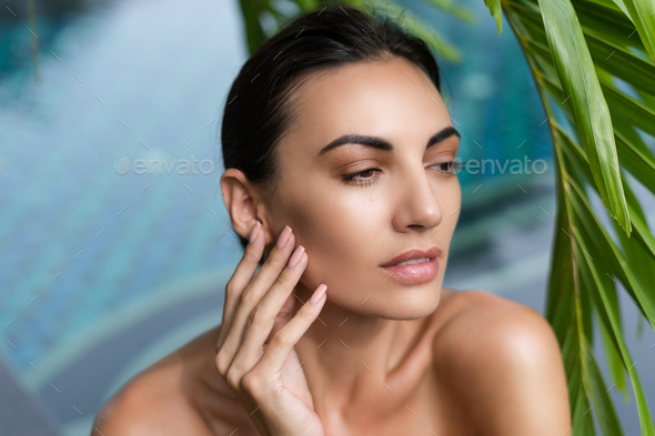 Beauty portrait, soft skin. Female model with natural make-up and ...