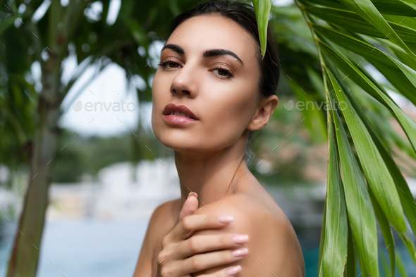 Beauty portrait, soft skin. Female model with natural make-up and ...