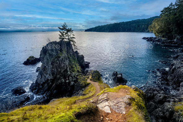 Coastal trail in the scenic East Sooke Regional Park, stunning ...