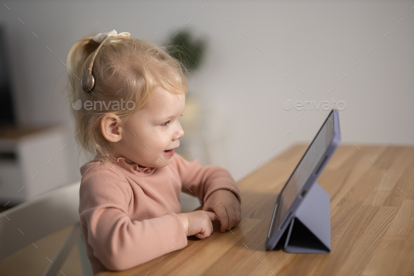 Cochlear implant system. Installation cochlear implant on child girl ...