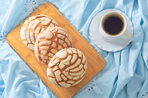 Concha, Mexican sweet bread with a cup of coffee. Stock Photo by ...