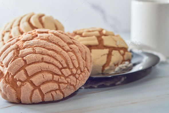 Concha, Mexican sweet bread with a cup of coffee. Stock Photo by ...