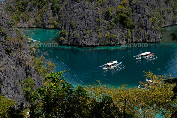 This is one of the many islands that belong to the Calamian Islands ...
