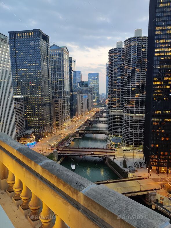 Scenery of high-rise buildings in Chicaco, the USA in the evening Stock ...