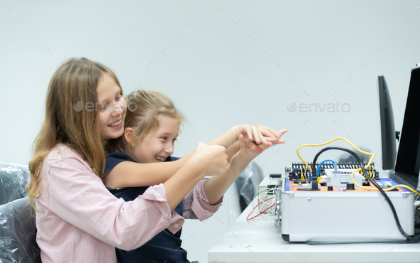 Children using the hand robot technology and having fun Learning Stock ...