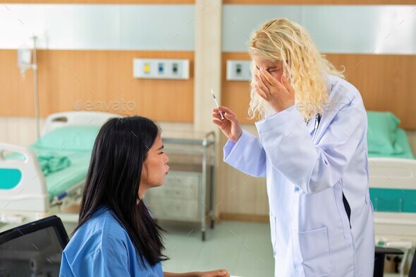 Young woman consult with doctor for botulinum toxin botox face ...