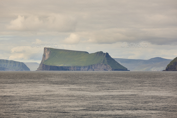 Stora Dimun dramatic island in Faroe archipelago. Atlantic ocean Stock ...