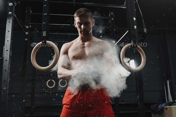 Muscular crossfit athlete clapping hands and preparing for workout at ...