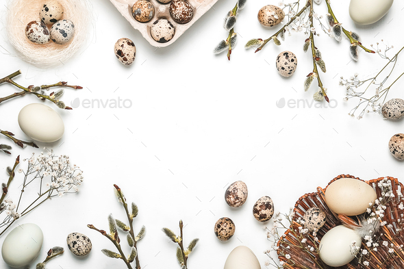 Happy easter flat lay composition with eco friendly easter eggs decor ...