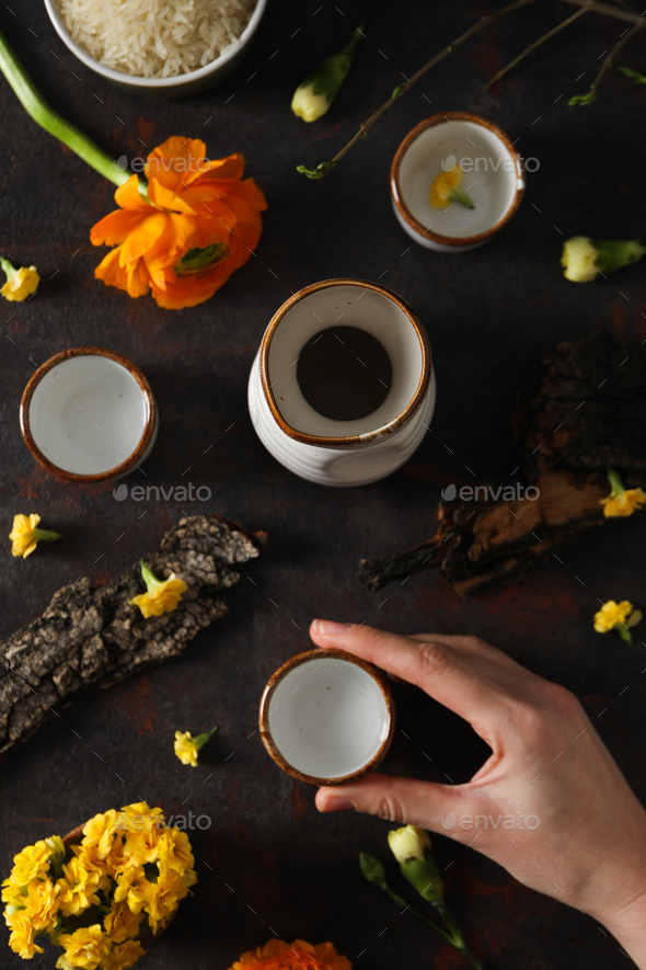 Traditional Japanese alcoholic drink - Sake, traditional asian drinks ...