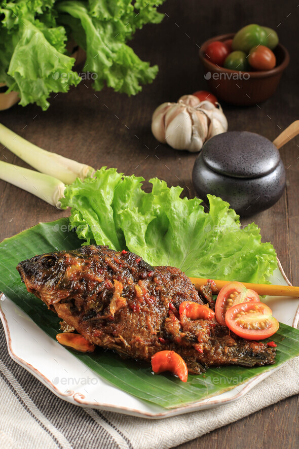 Pesmol Fish Using Goldfish. Add Fried Fish to the Pan. Pesmol Typically ...