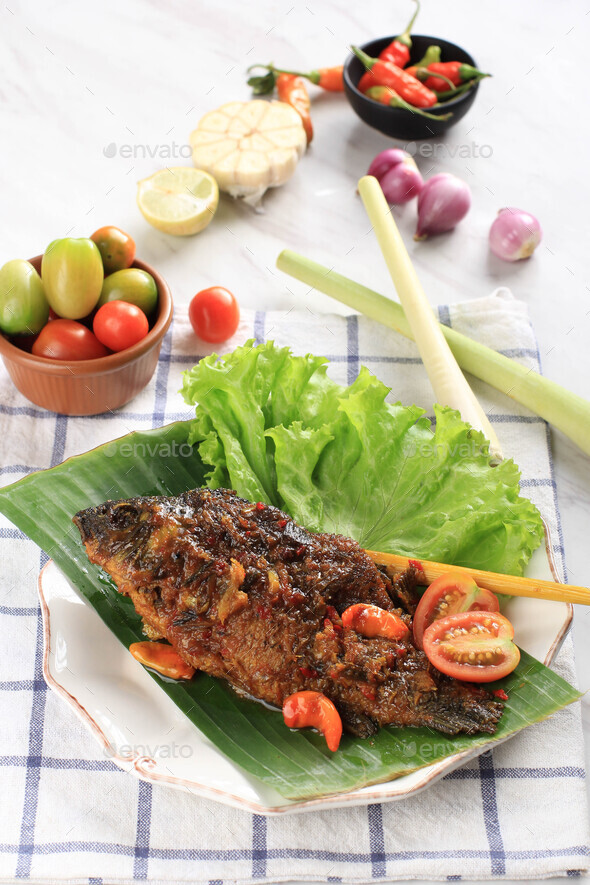 Pesmol Fish Using Goldfish. Add Fried Fish to the Pan. Pesmol Typically ...