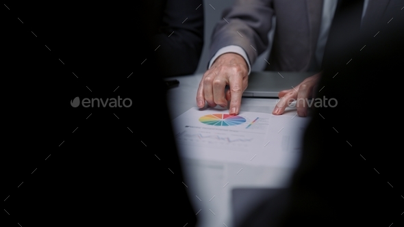 Business people meeting plan and analyzing statistics graph chart Stock ...