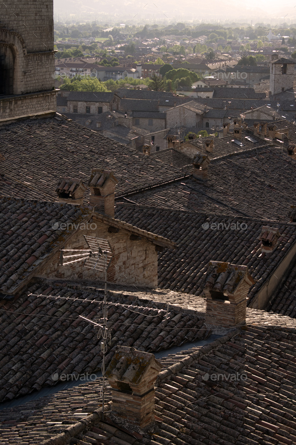 Rooftops of buildings in the medieval Italian town of Gubio Stock Photo ...