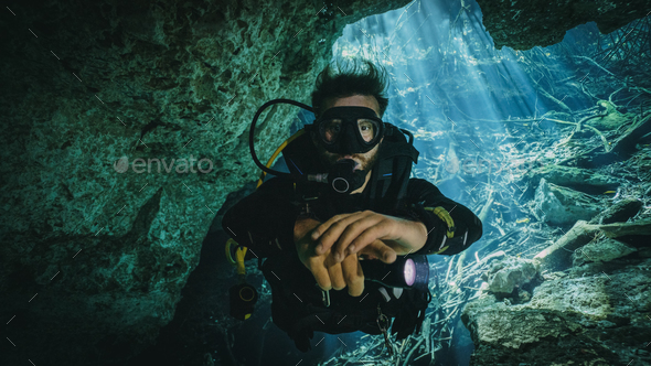 scuba diver pose in a cenote with a nice beam of light Stock Photo by ...