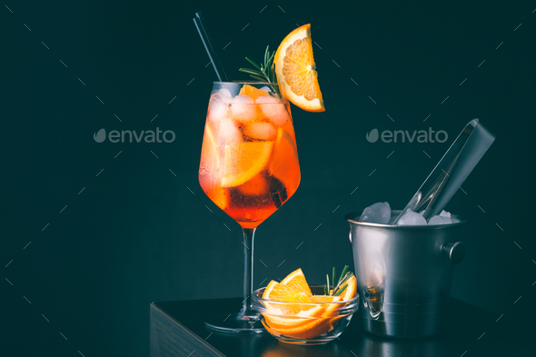 Aperol Spritz cocktail, orange slices and ice bucket Stock Photo by ...