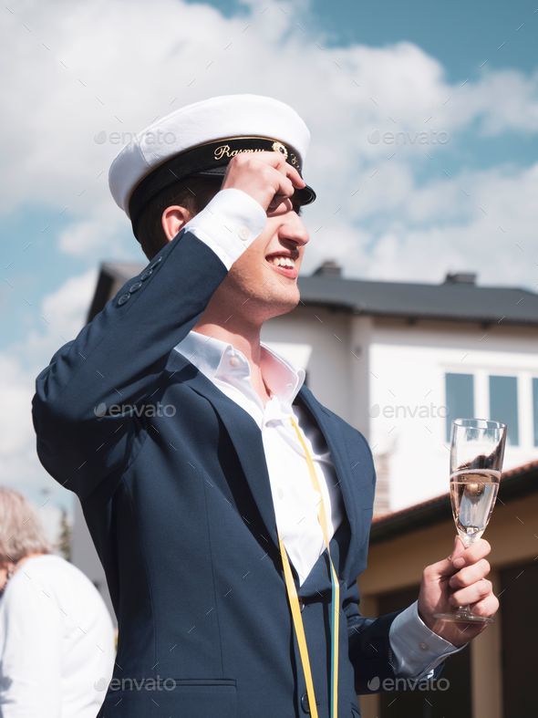 Graduate student wearing the Swedish high school graduation hat in ...